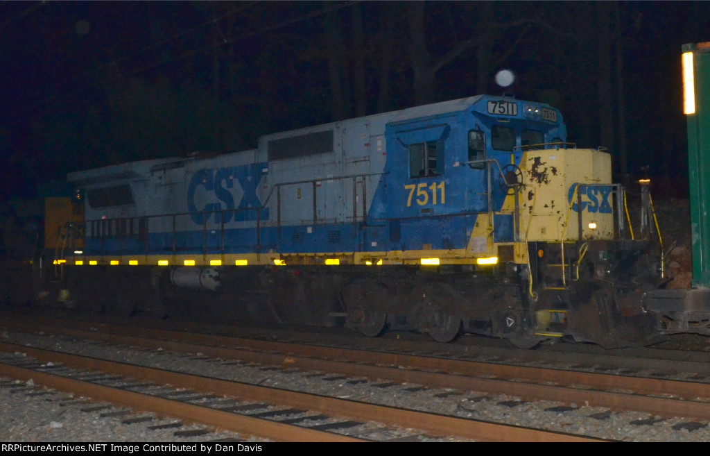 CSX C40-8 7511 trails on Q702-17